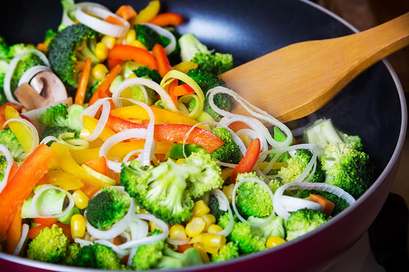 Técnica de cocina: Salteados saludables | Go Red For Women